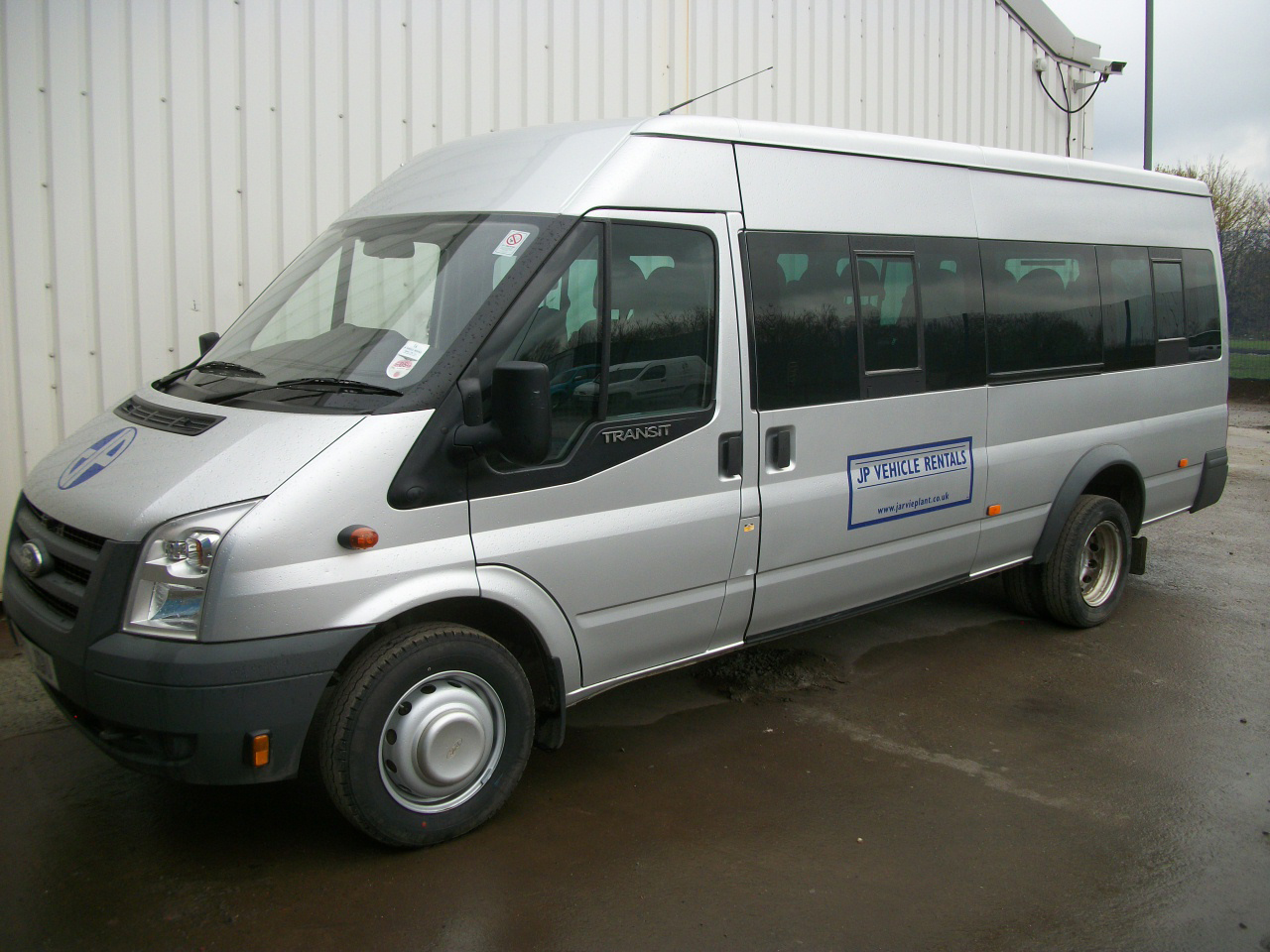 Why Should Your Business Hire A Minibus?
